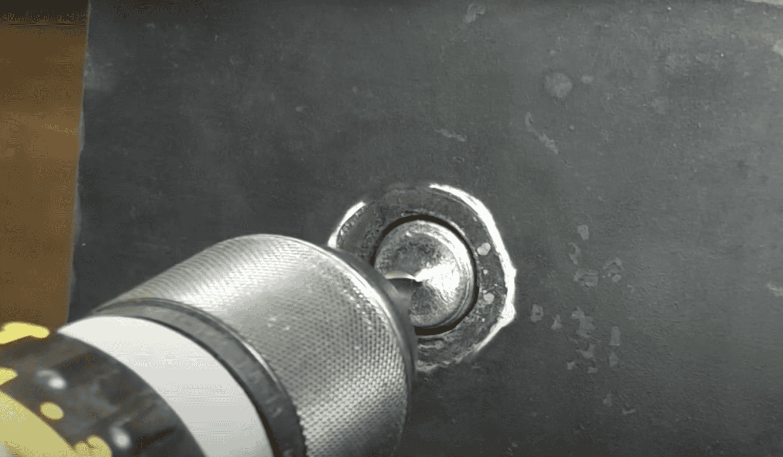 Difference between left and right hand drill bits & how to remove ...